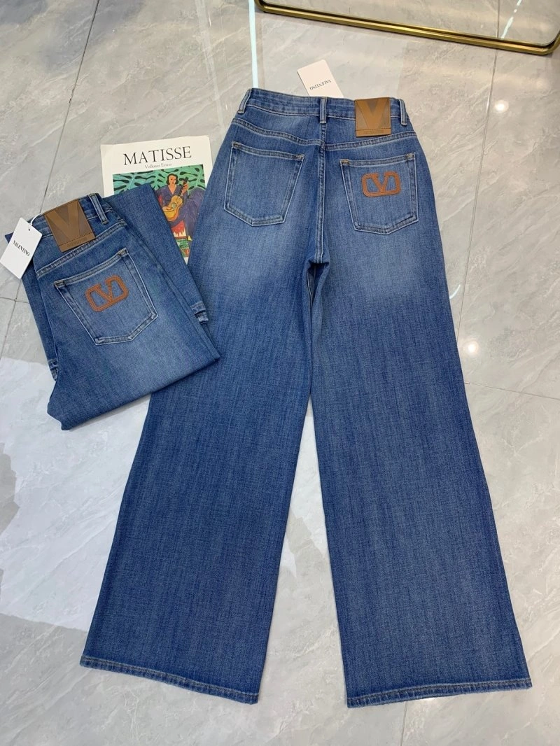 Low-cost Valentino Jeans