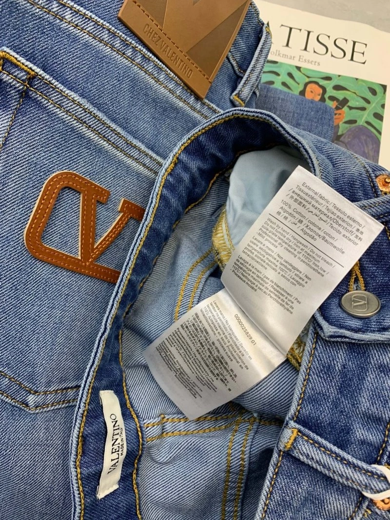 Low-cost Valentino Jeans