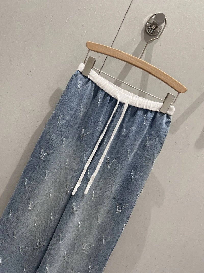 Accurate model Valentino Jeans