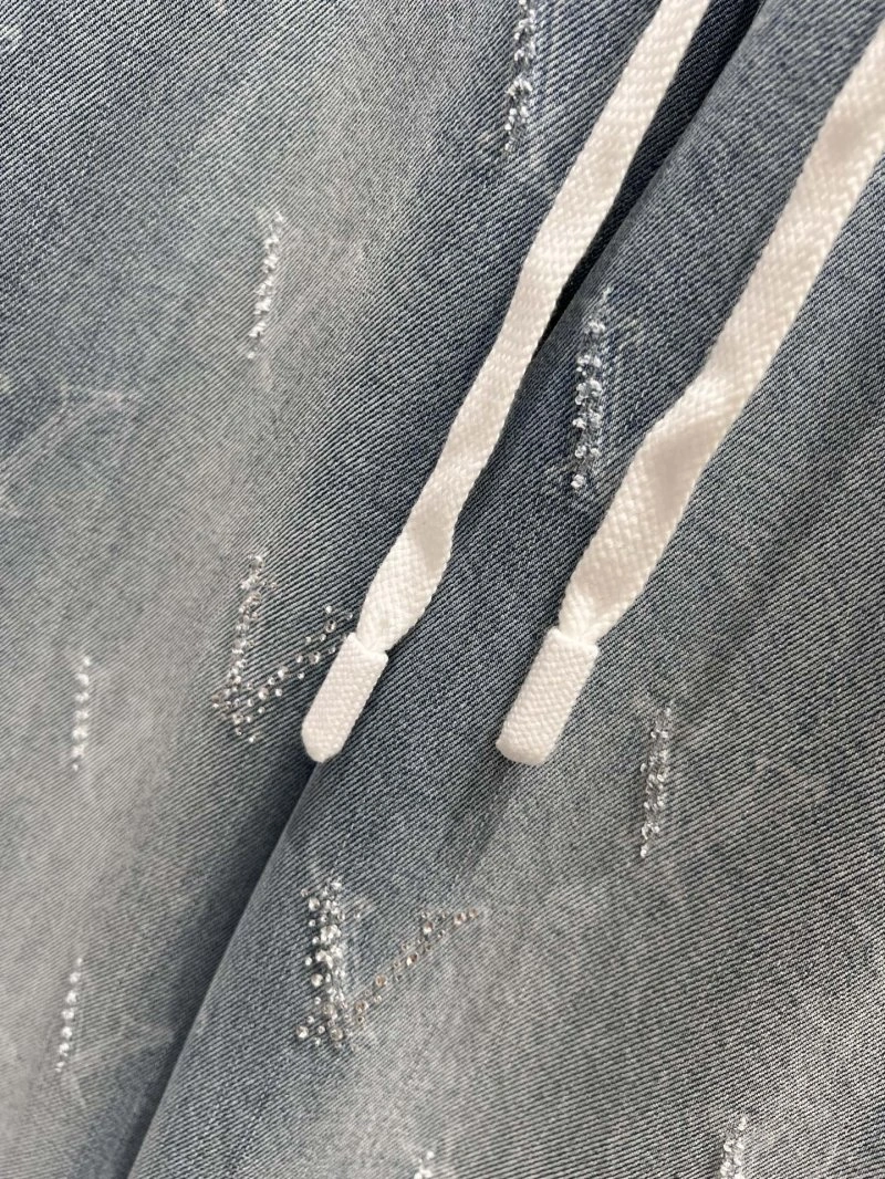 Accurate model Valentino Jeans