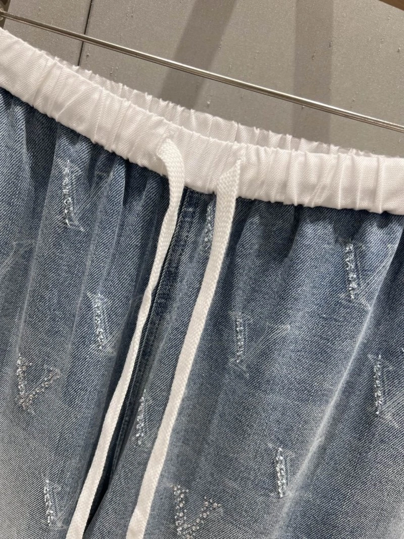 Accurate model Valentino Jeans