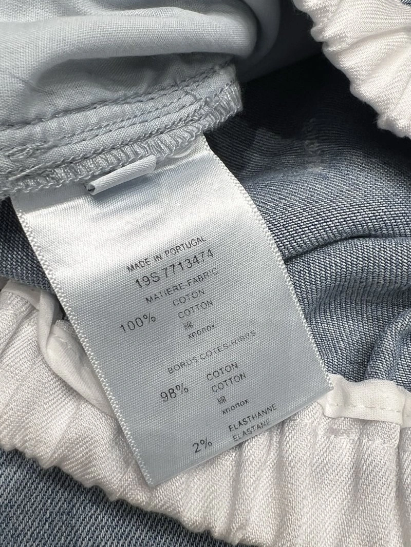 Accurate model Valentino Jeans