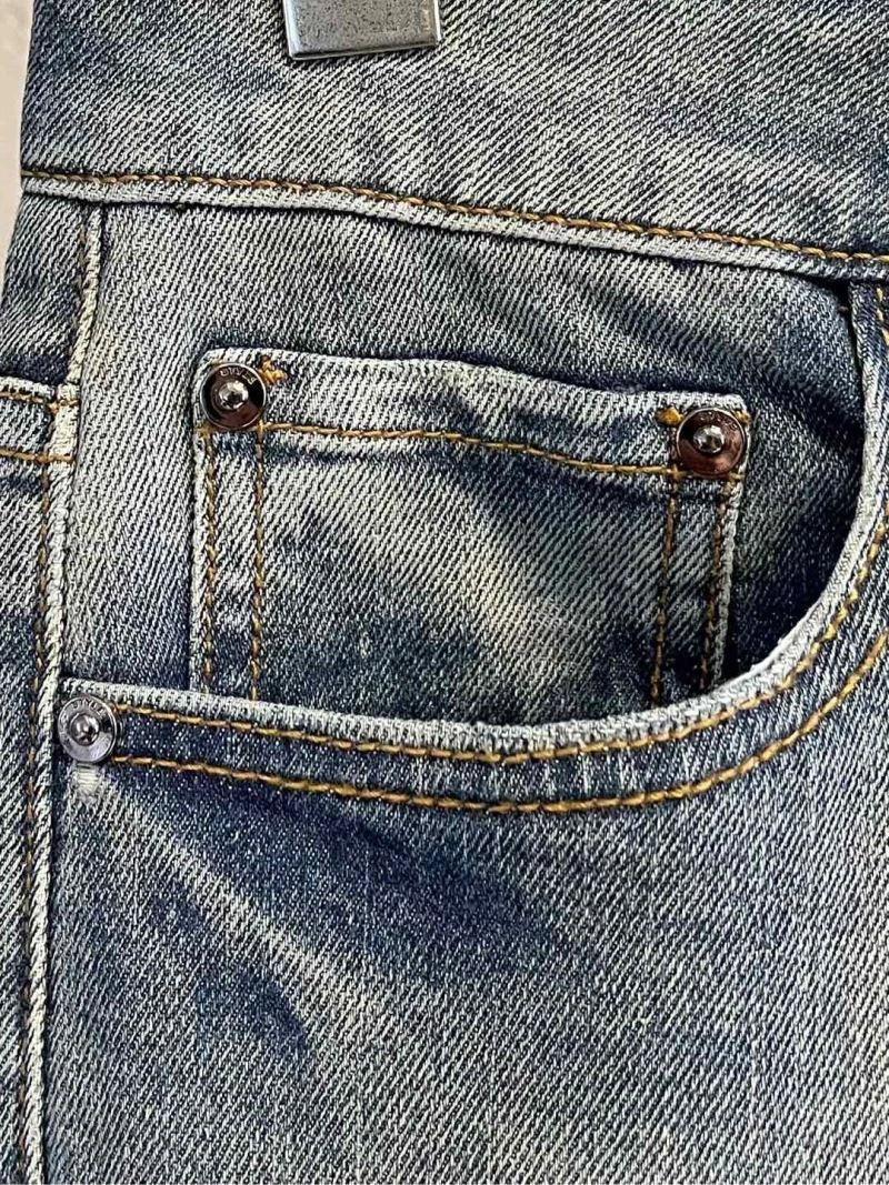 Low-cost Valentino Jeans