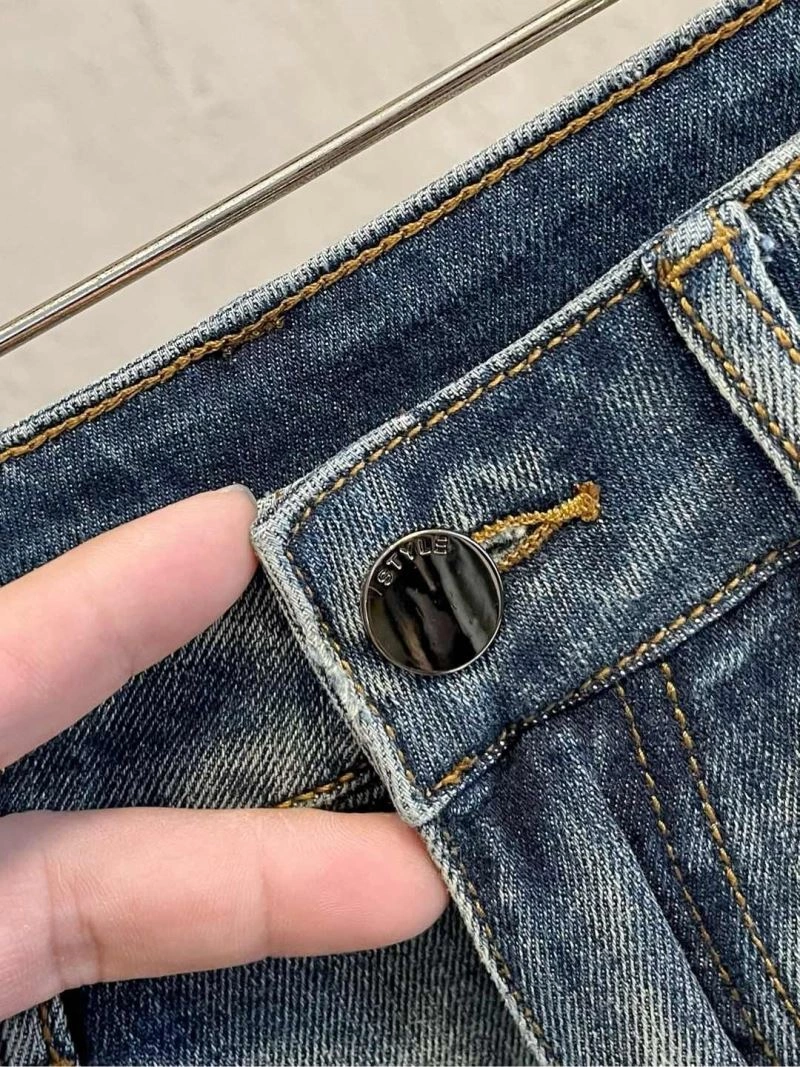 Low-cost Valentino Jeans