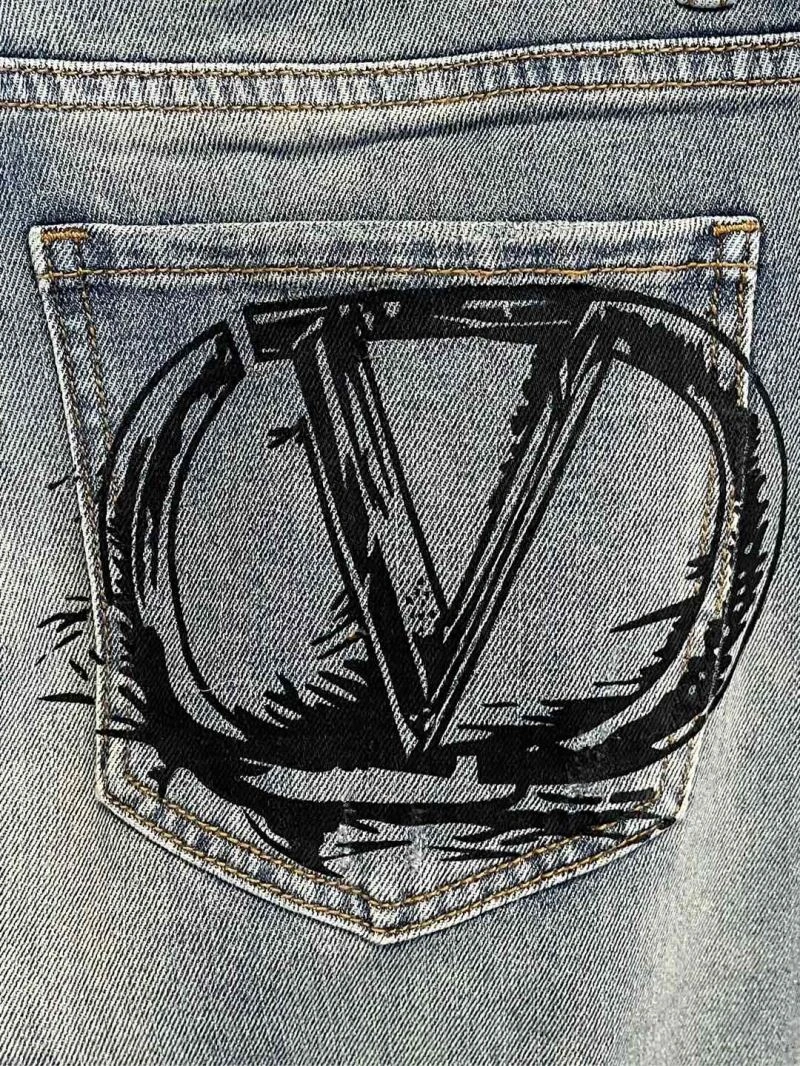 Low-cost Valentino Jeans