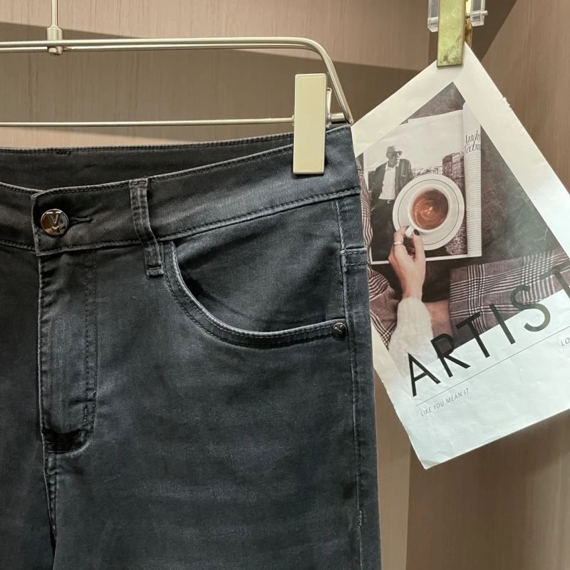 Accurate model Valentino Jeans