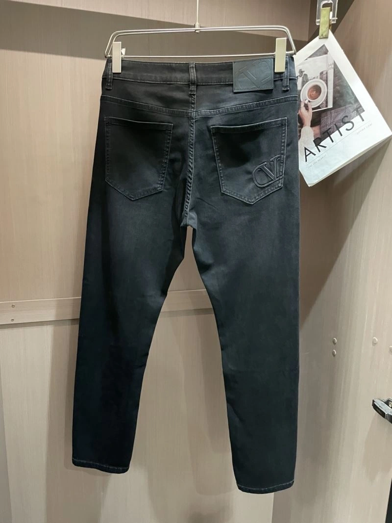 Accurate model Valentino Jeans