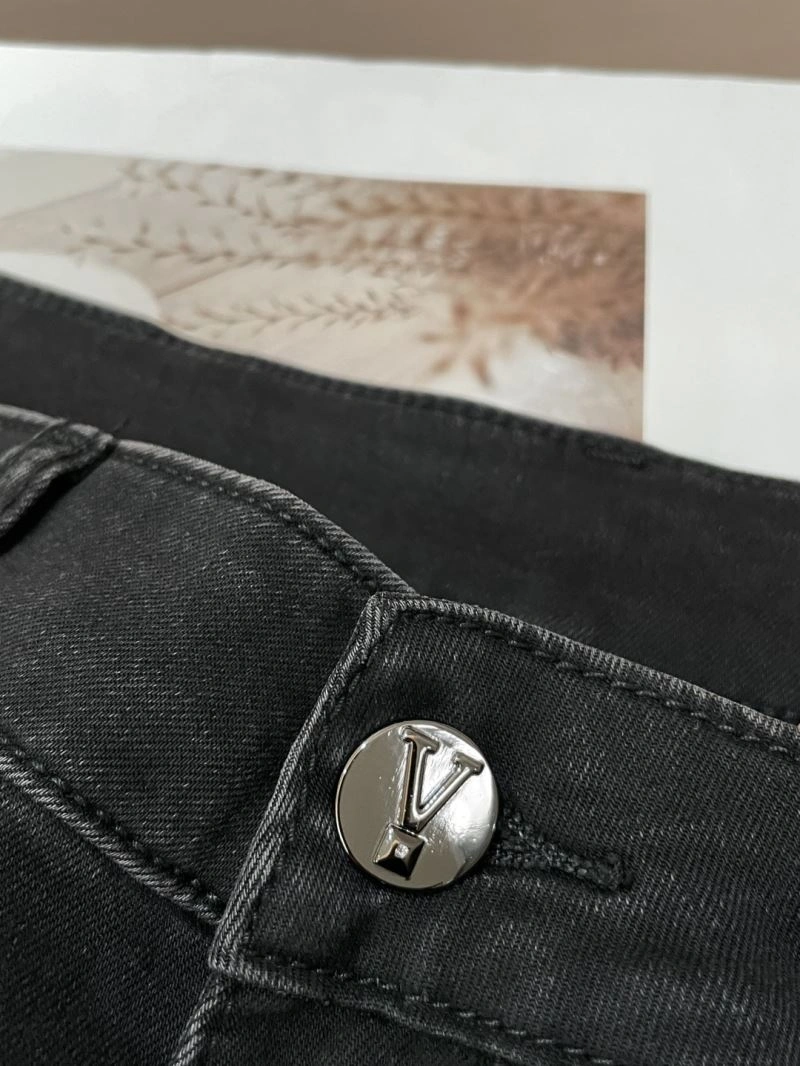 Accurate model Valentino Jeans