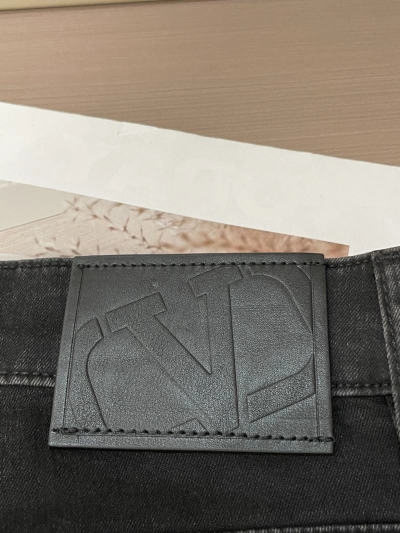 Accurate model Valentino Jeans