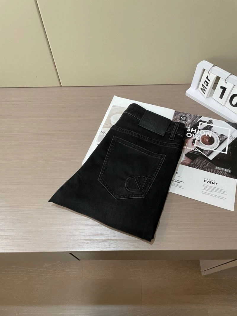 Accurate model Valentino Jeans