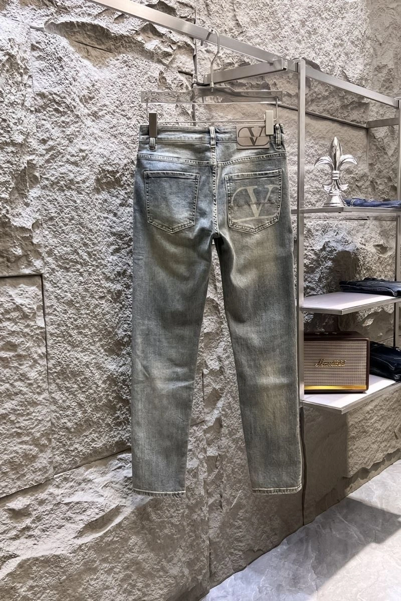 Low-cost Valentino Jeans