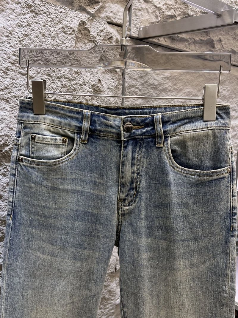 Low-cost Valentino Jeans