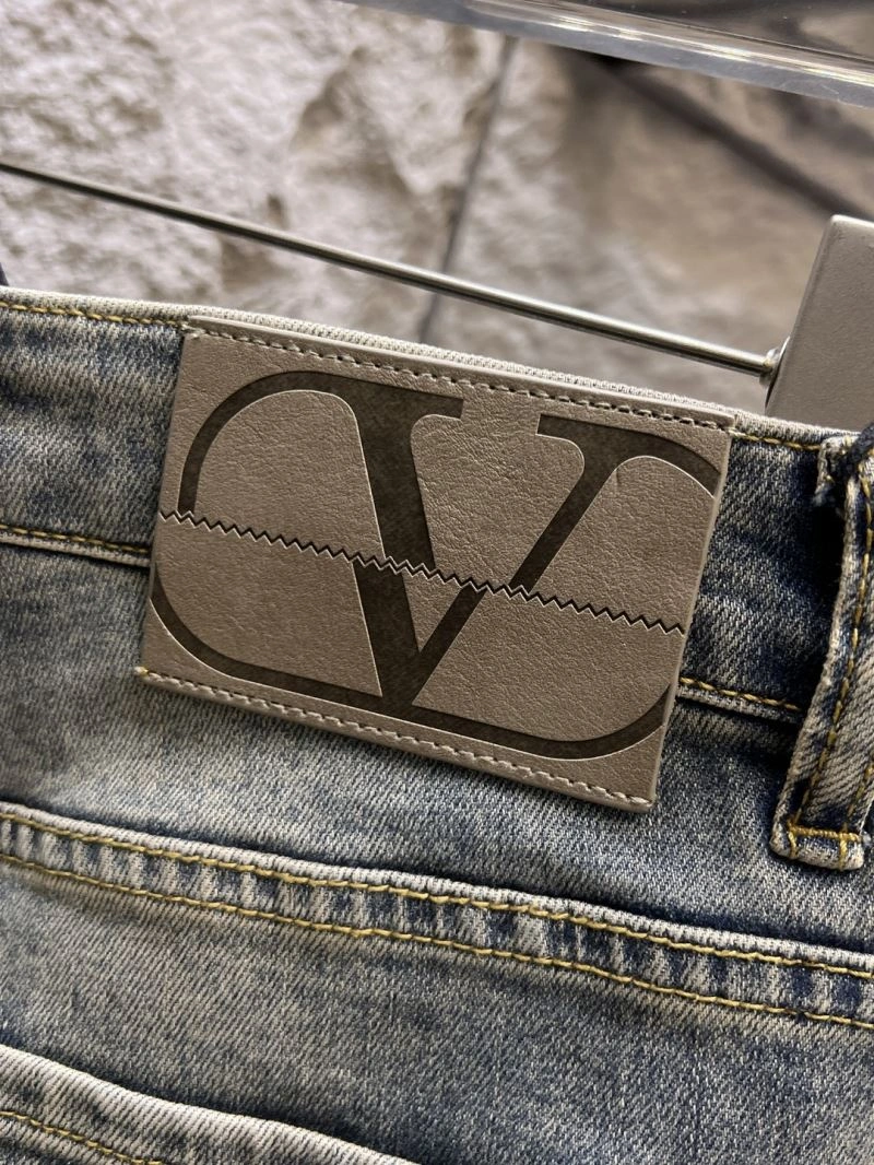 Low-cost Valentino Jeans