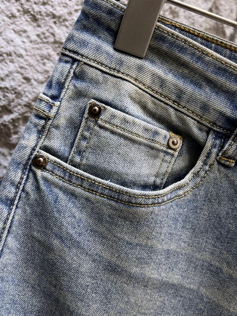 Low-cost Valentino Jeans