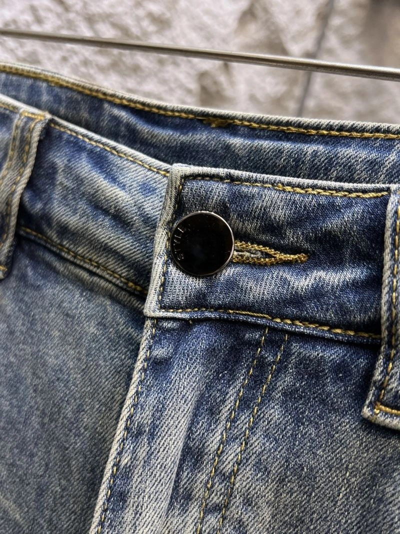 Low-cost Valentino Jeans