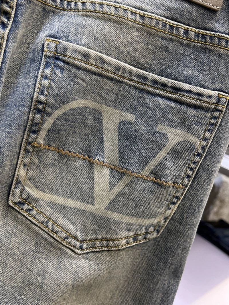 Low-cost Valentino Jeans