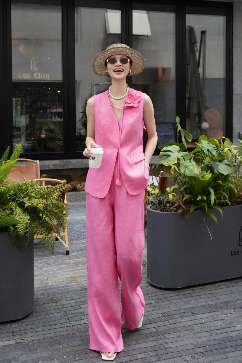 Accurate model Valentino Long Suirs