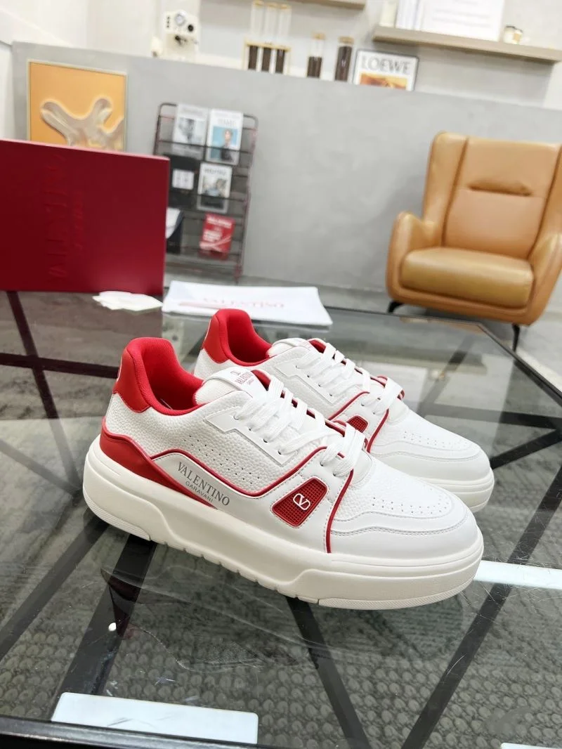 Accurate model Valentino Low Shoes