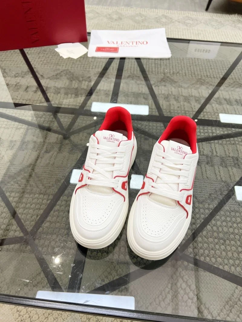 Accurate model Valentino Low Shoes