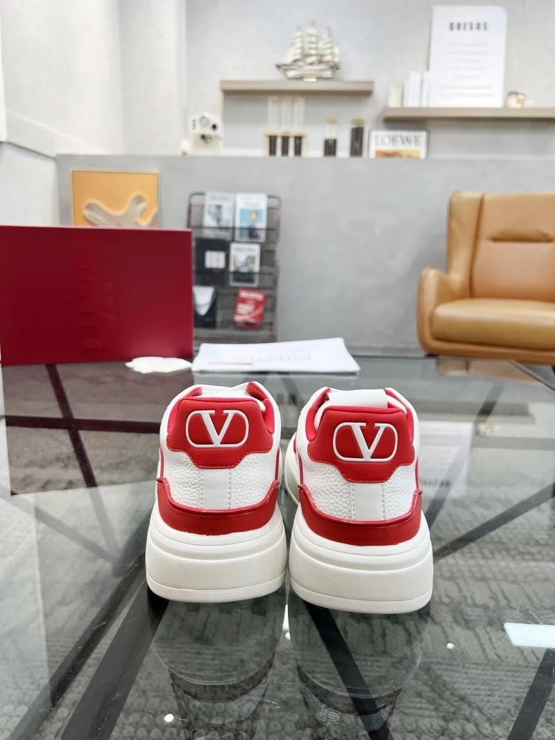 Accurate model Valentino Low Shoes