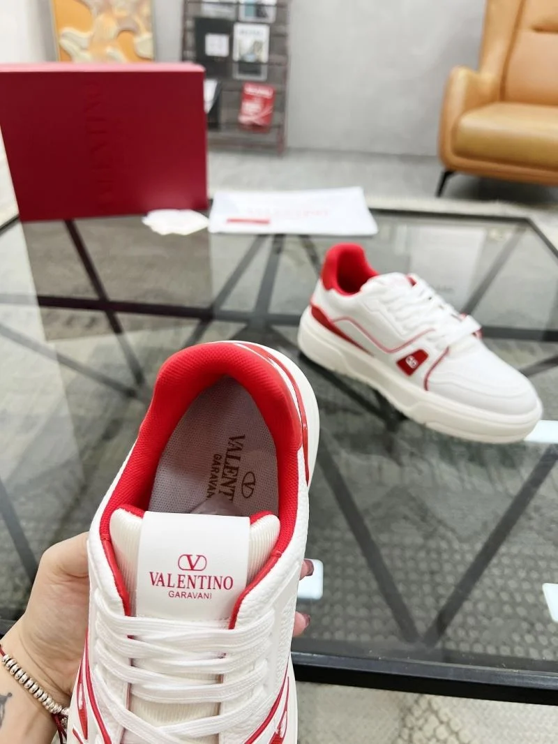 Accurate model Valentino Low Shoes