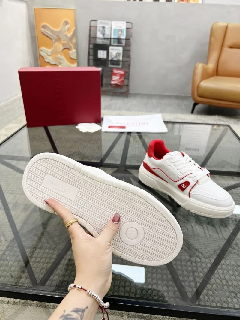 Accurate model Valentino Low Shoes