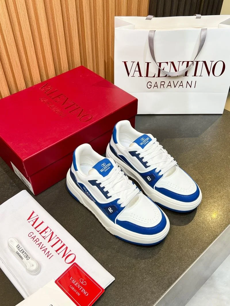 Accurate model Valentino Low Shoes