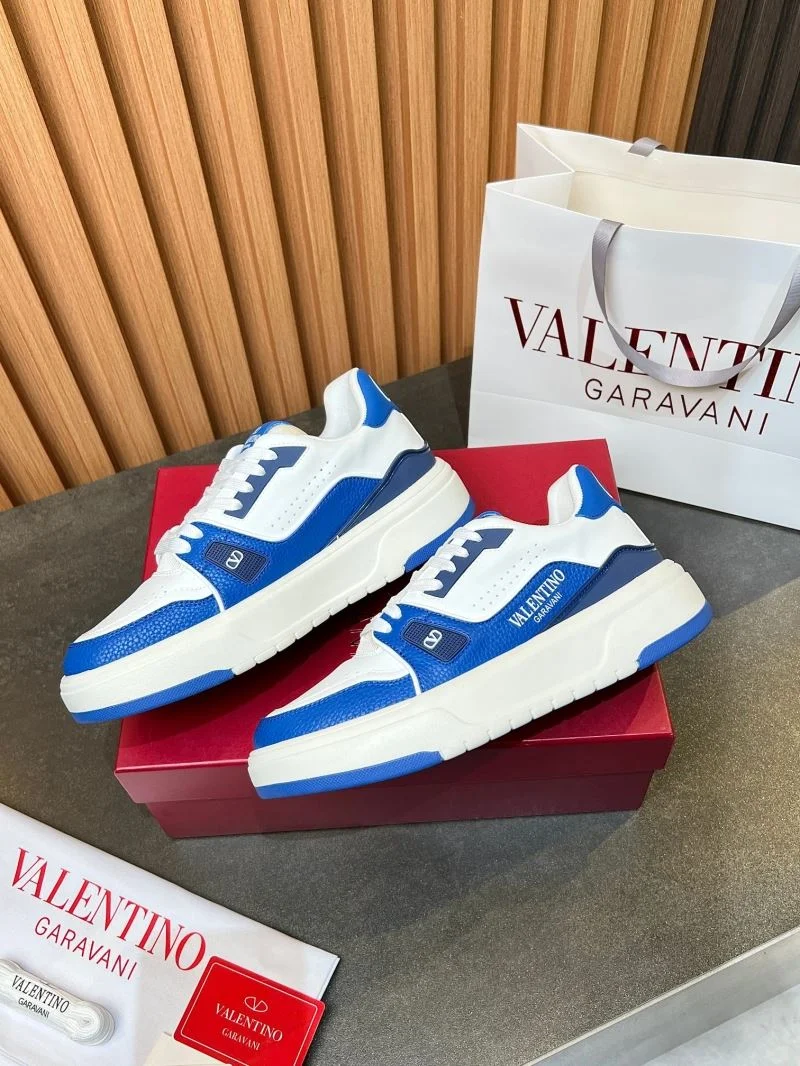 Accurate model Valentino Low Shoes