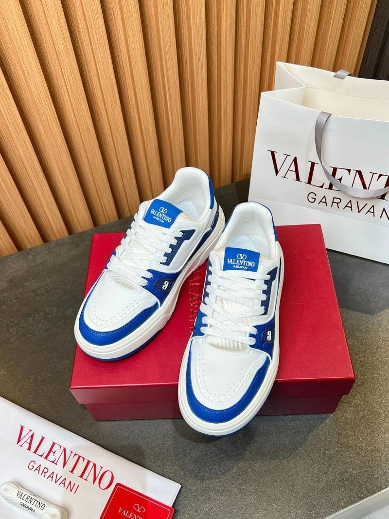 Accurate model Valentino Low Shoes