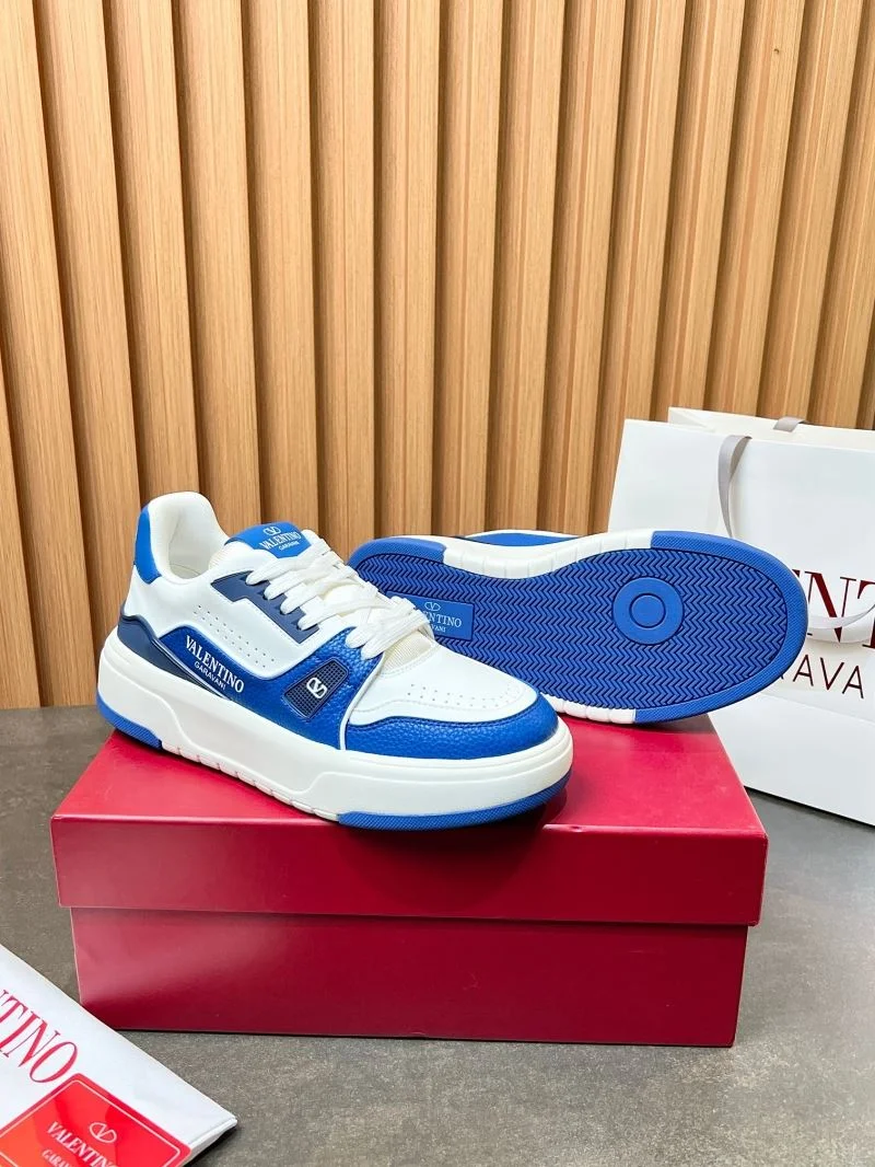 Accurate model Valentino Low Shoes