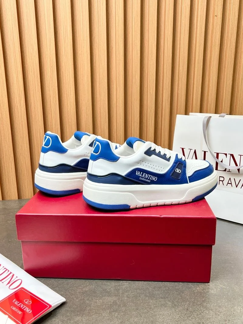 Accurate model Valentino Low Shoes