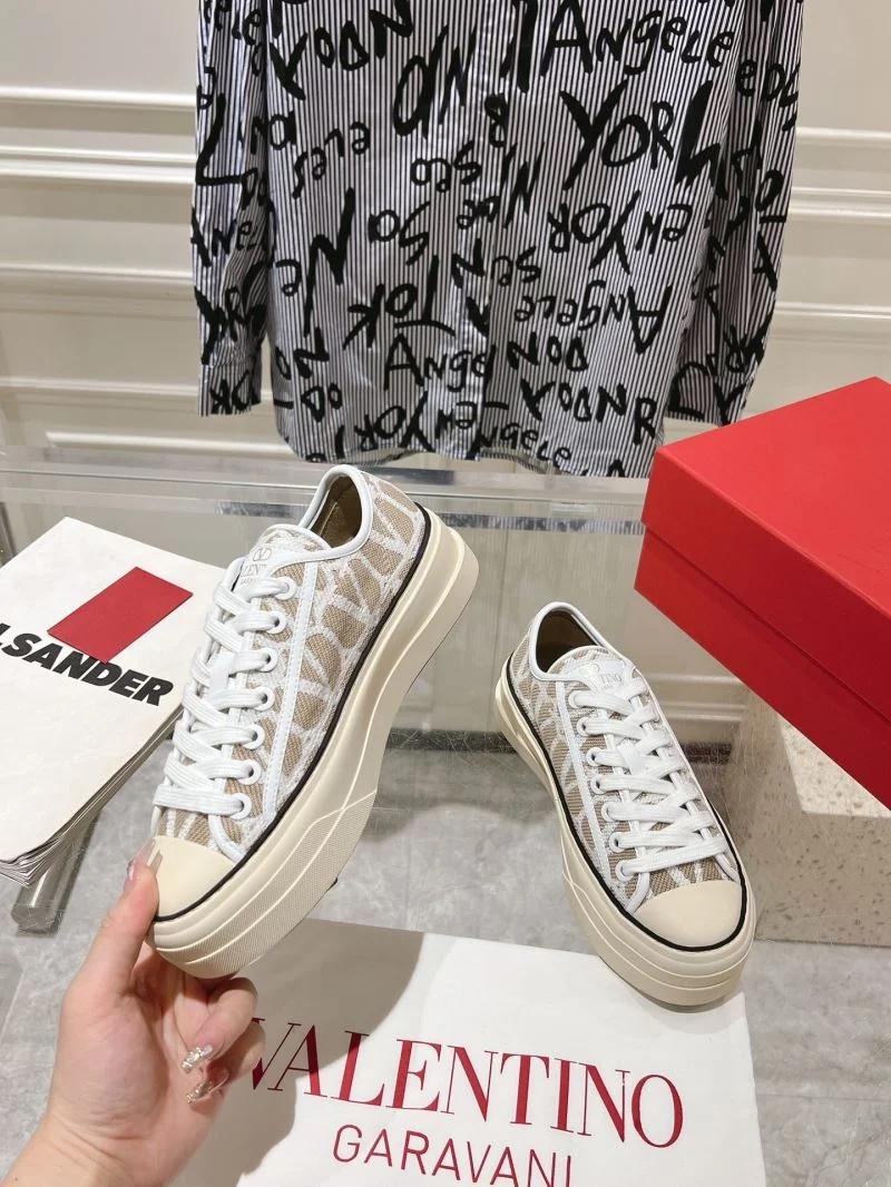 High accuracy Valentino Low Shoes