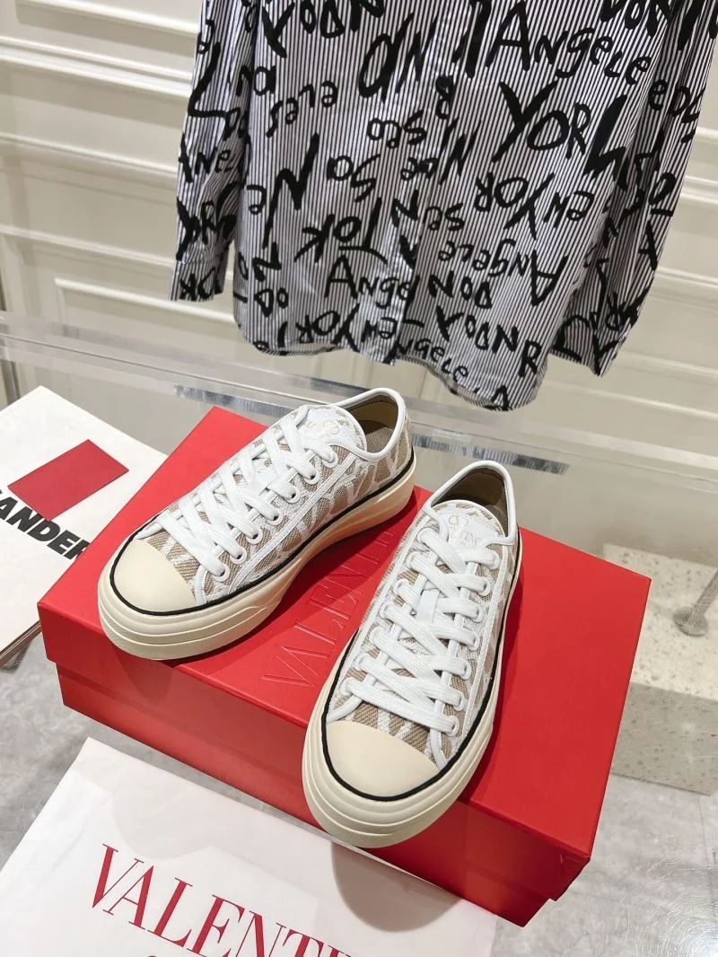 High accuracy Valentino Low Shoes