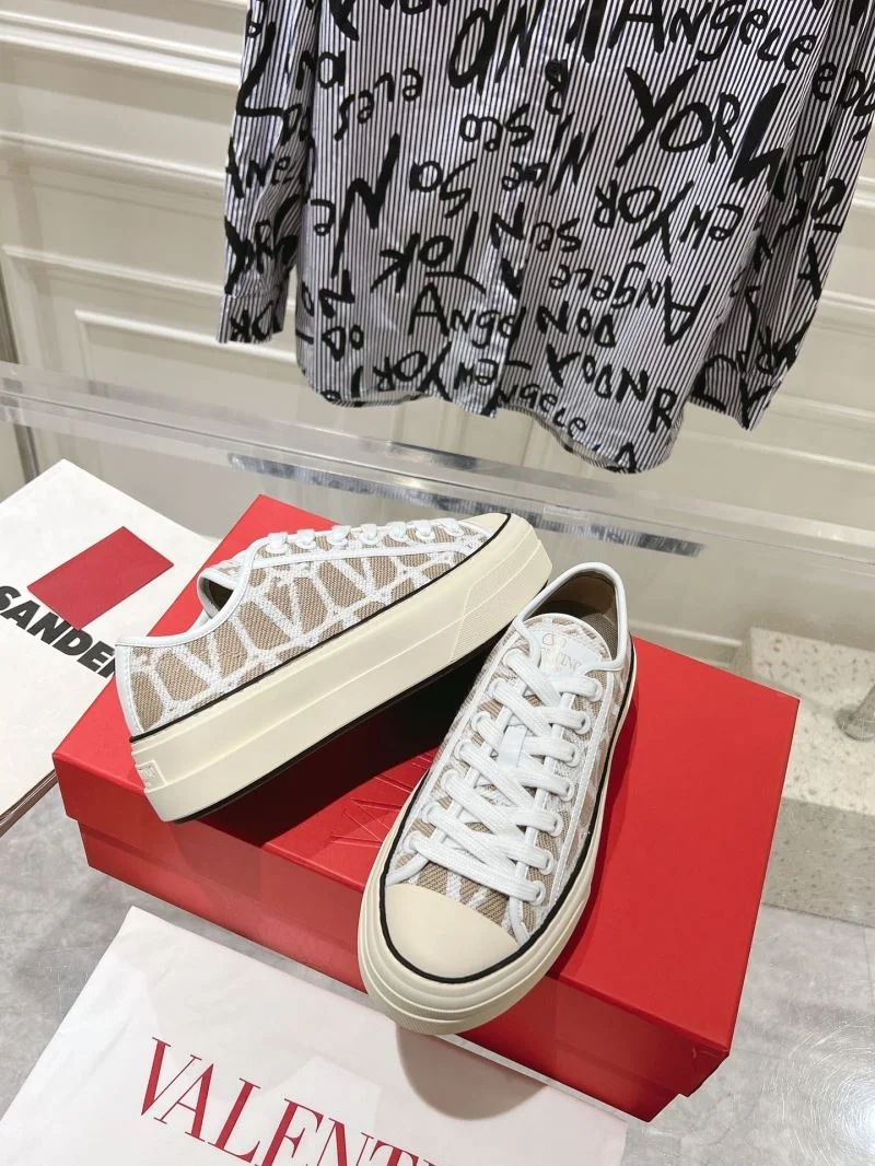 High accuracy Valentino Low Shoes