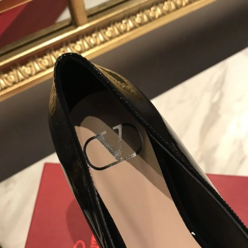 Inexpensive Valentino Low Shoes
