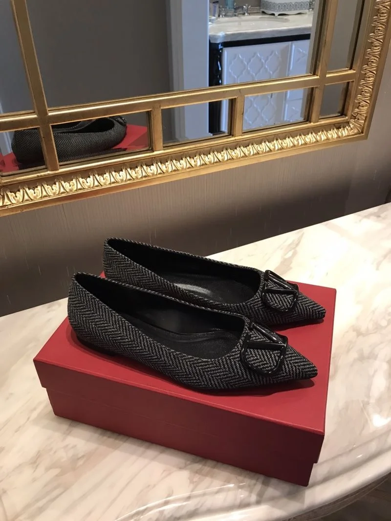 Inexpensive Valentino Low Shoes
