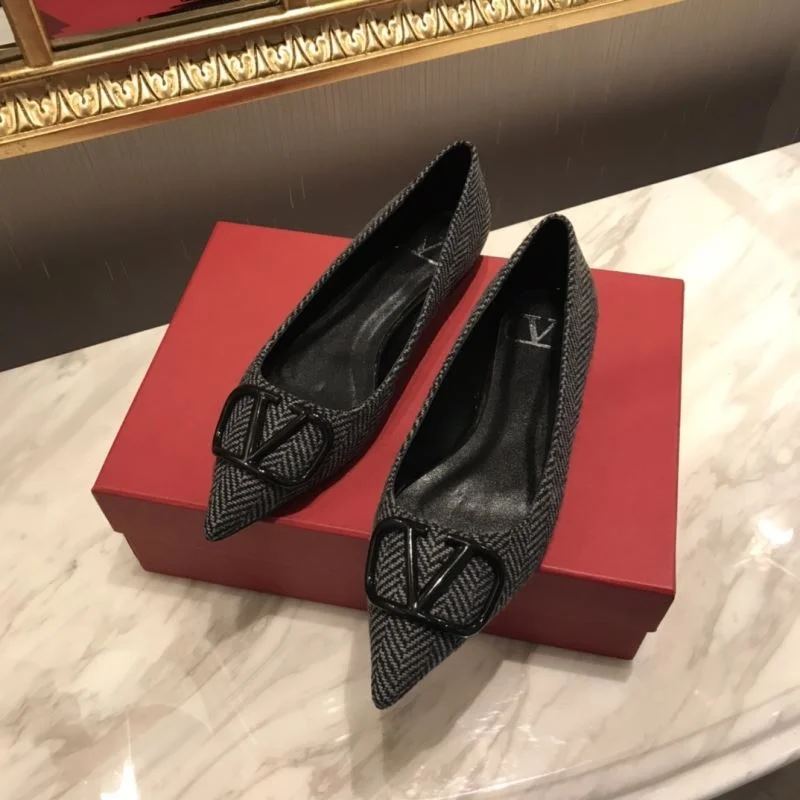Inexpensive Valentino Low Shoes