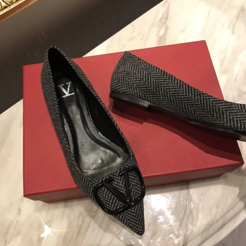Inexpensive Valentino Low Shoes