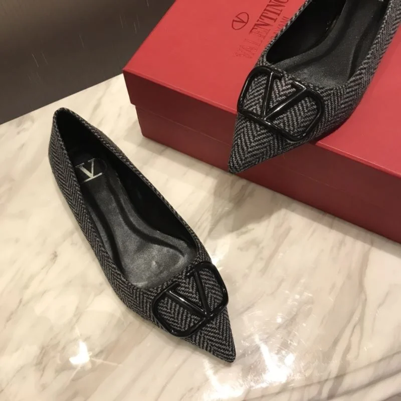 Inexpensive Valentino Low Shoes