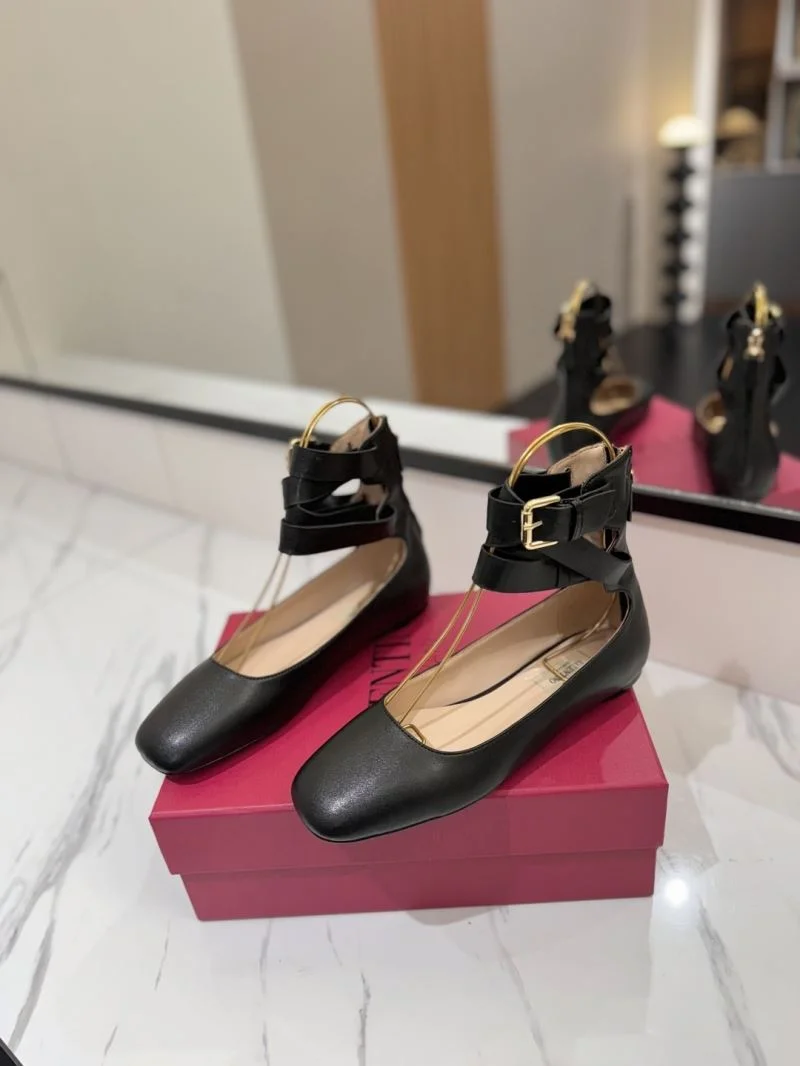 Low-cost Valentino Low Shoes
