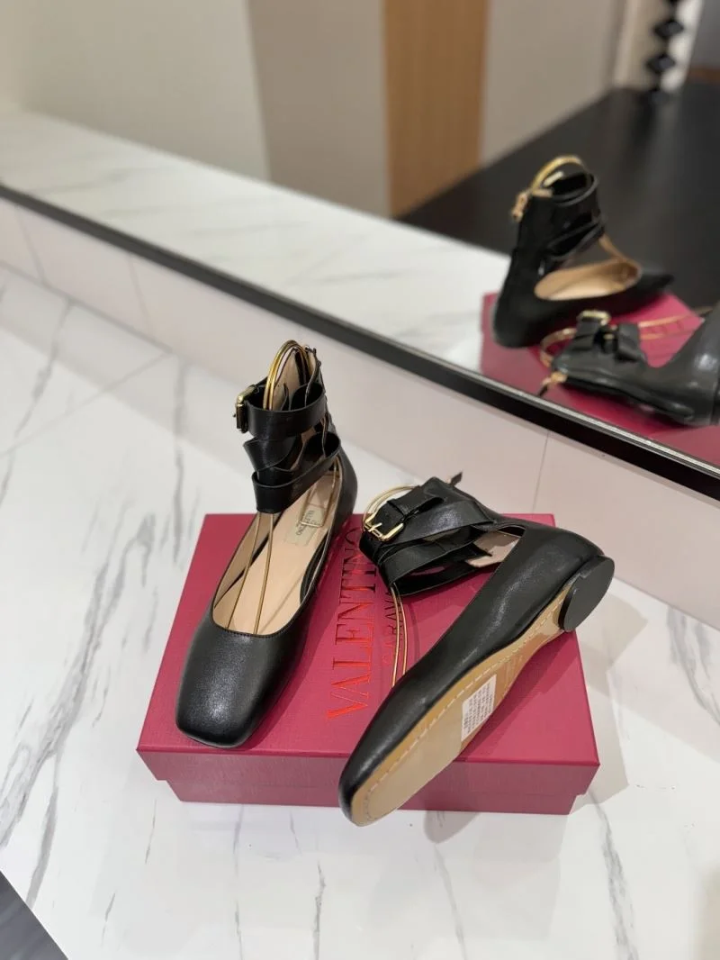 Low-cost Valentino Low Shoes