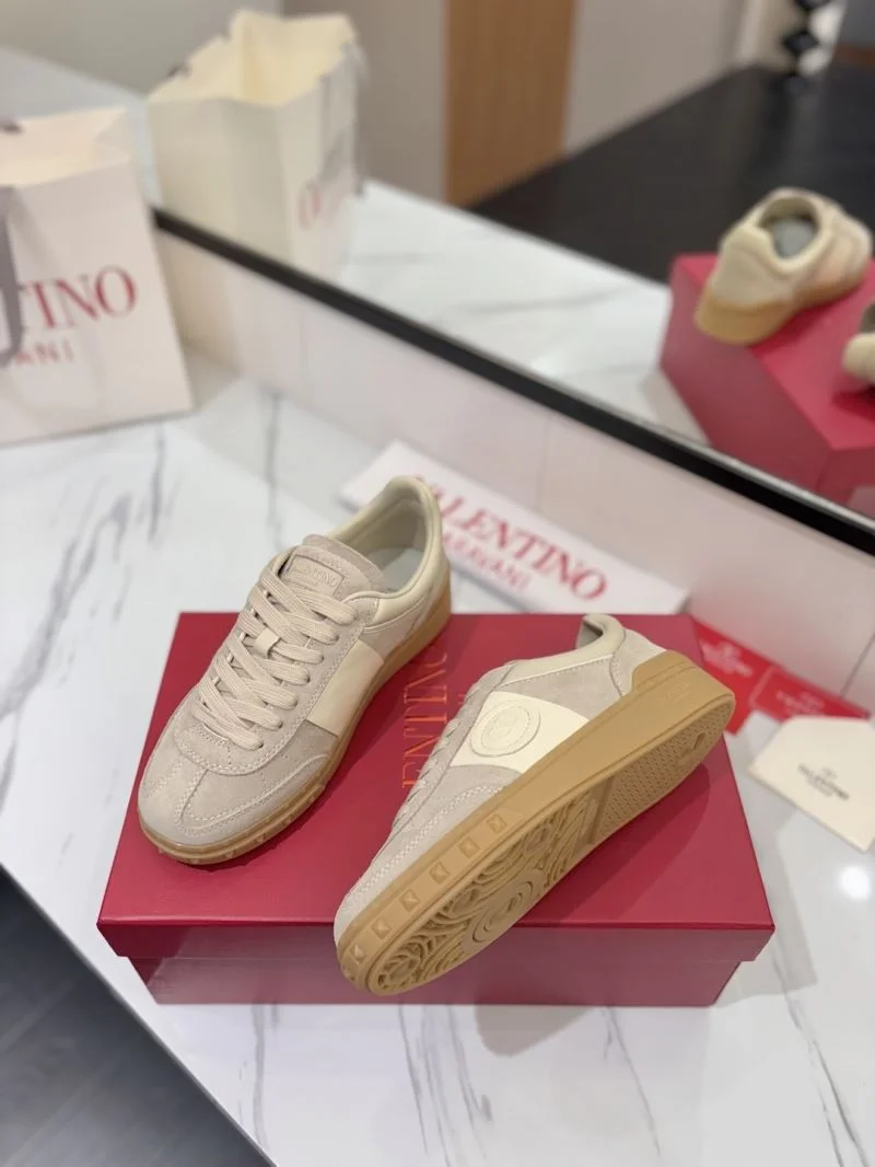 Cut-rate Valentino Low Shoes