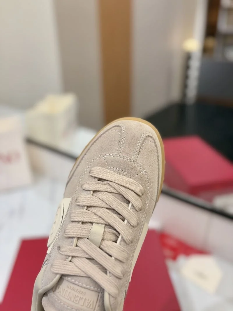 Cut-rate Valentino Low Shoes