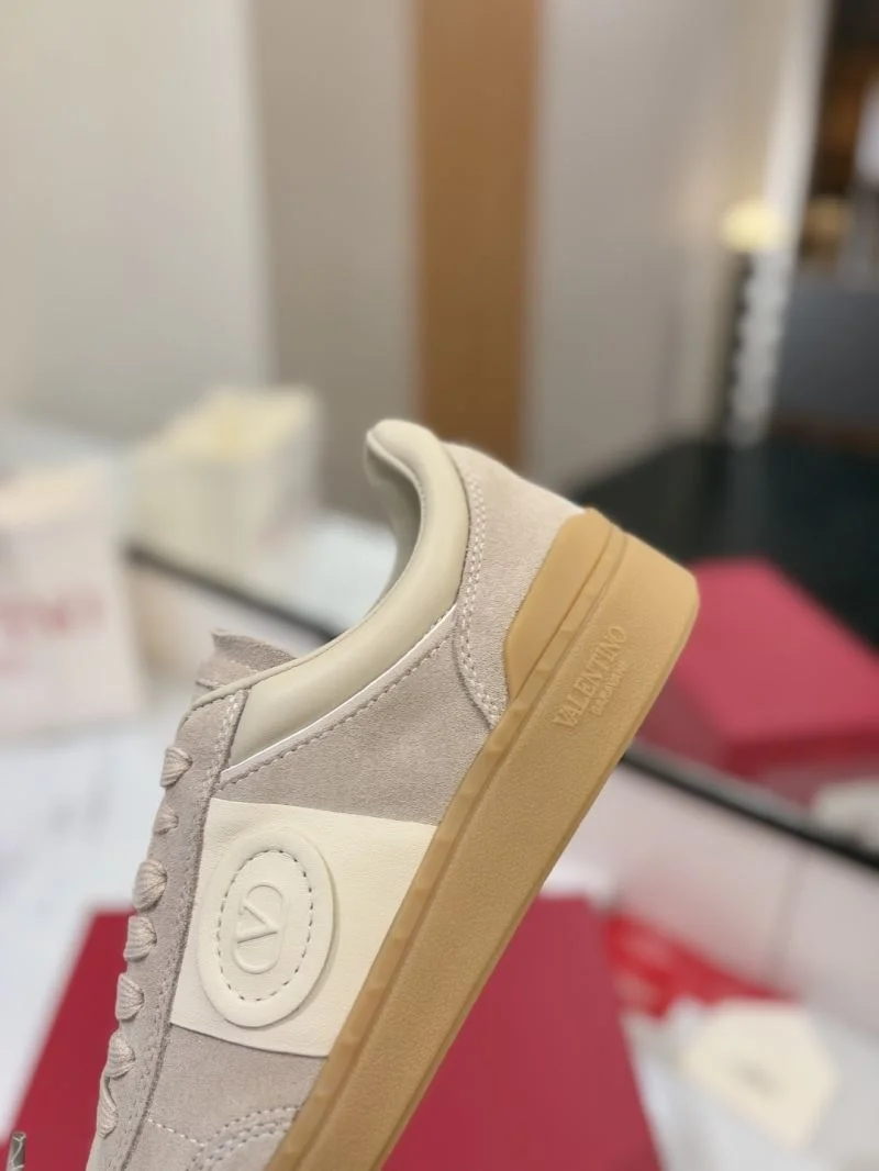 Cut-rate Valentino Low Shoes