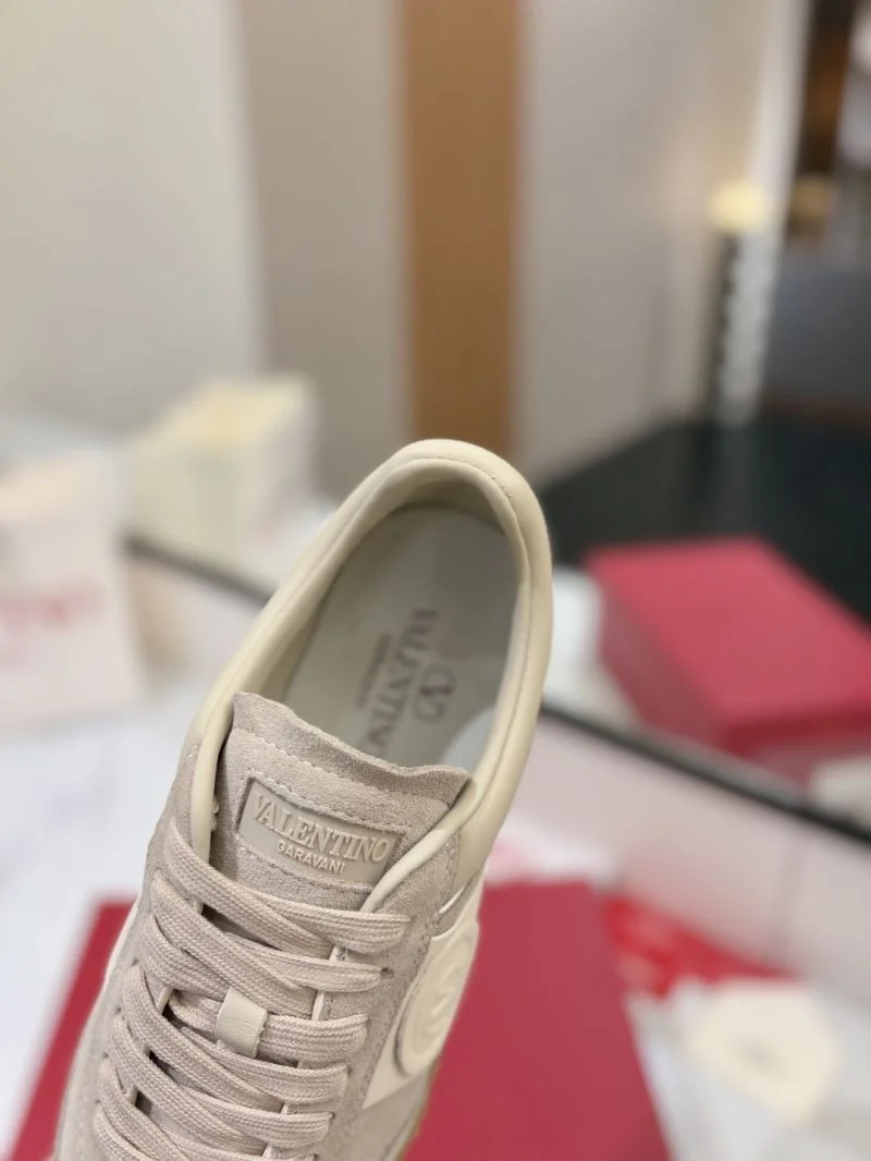 Cut-rate Valentino Low Shoes