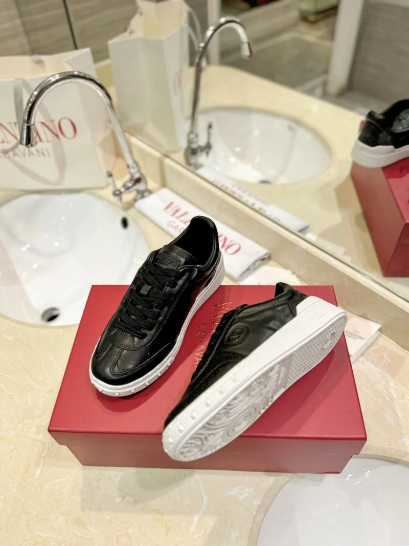 Inexpensive Valentino Low Shoes