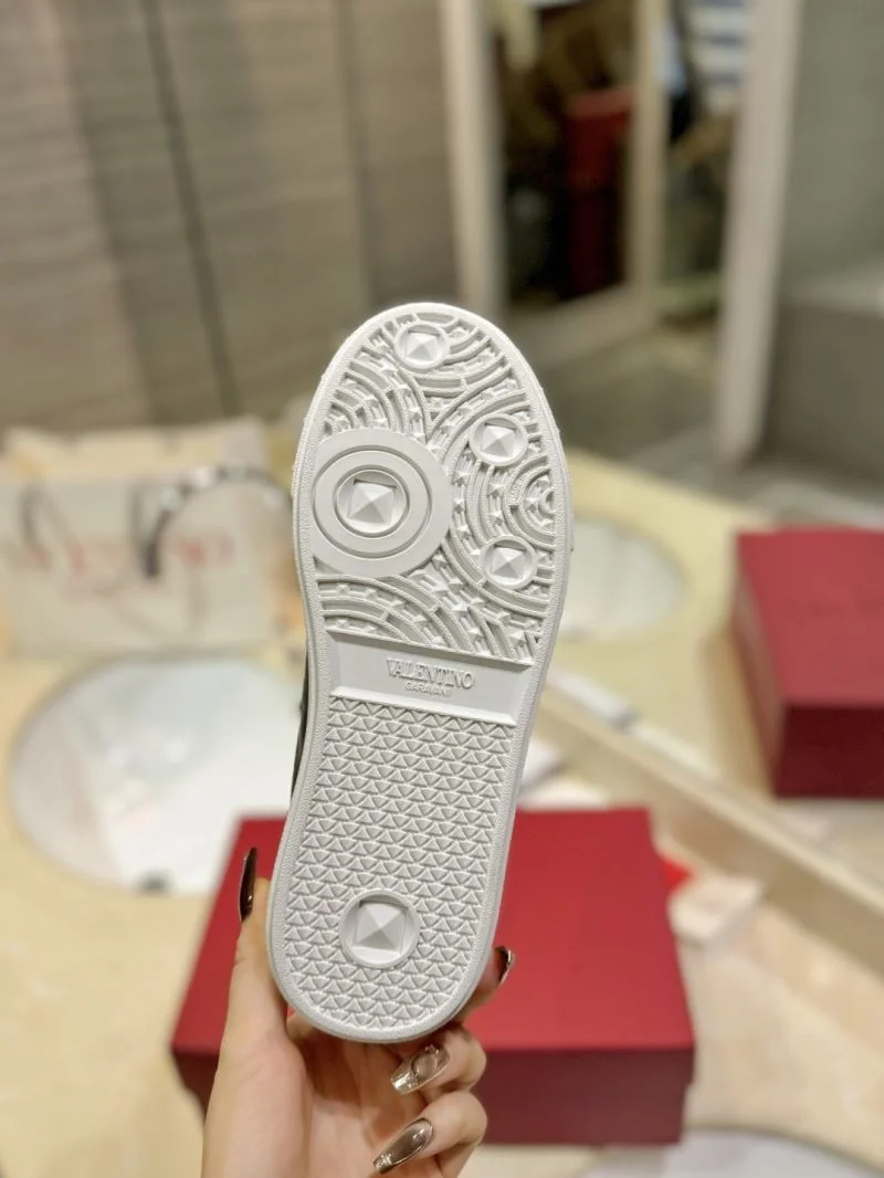 Inexpensive Valentino Low Shoes