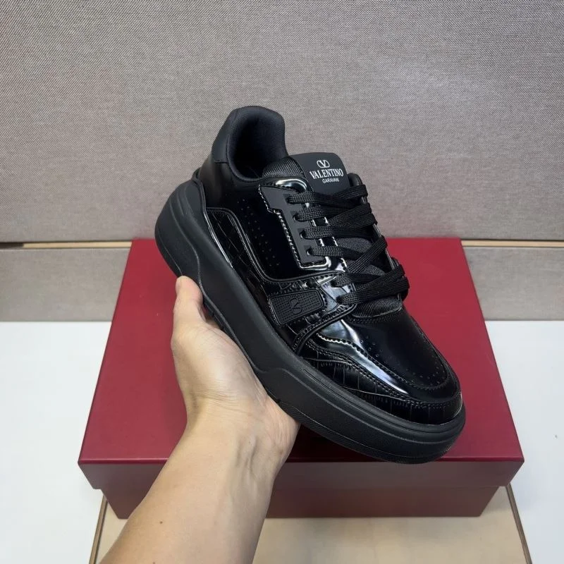 Cut-rate Valentino Low Shoes