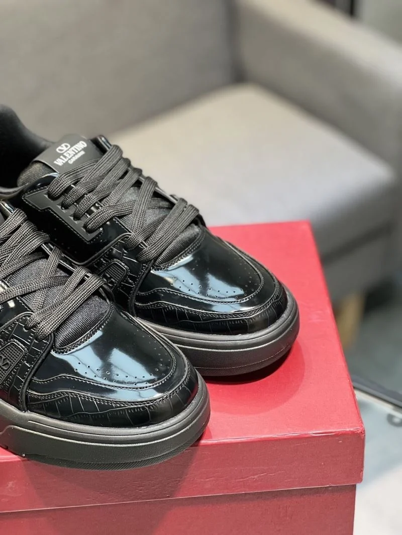 Cut-rate Valentino Low Shoes