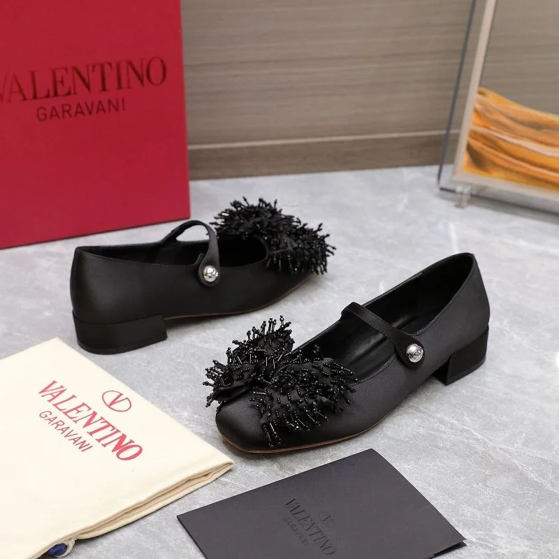 Cut-rate Valentino Low Shoes